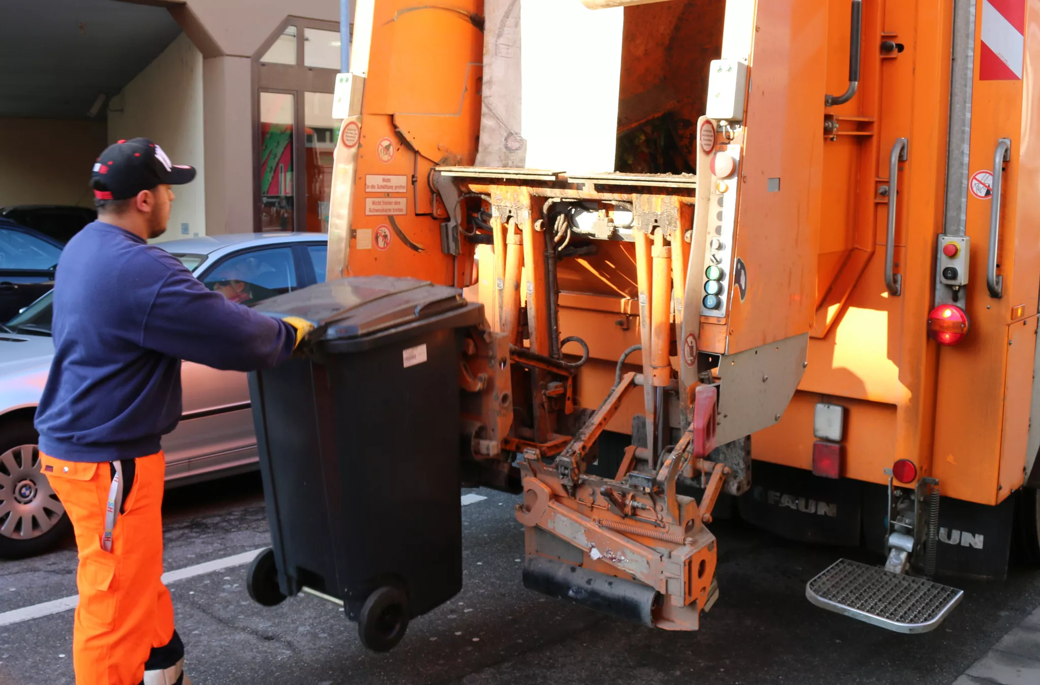 Restabfall, Gelbe Tonne und Co.: Wann kommt die Müllabfuhr um Ostern ...