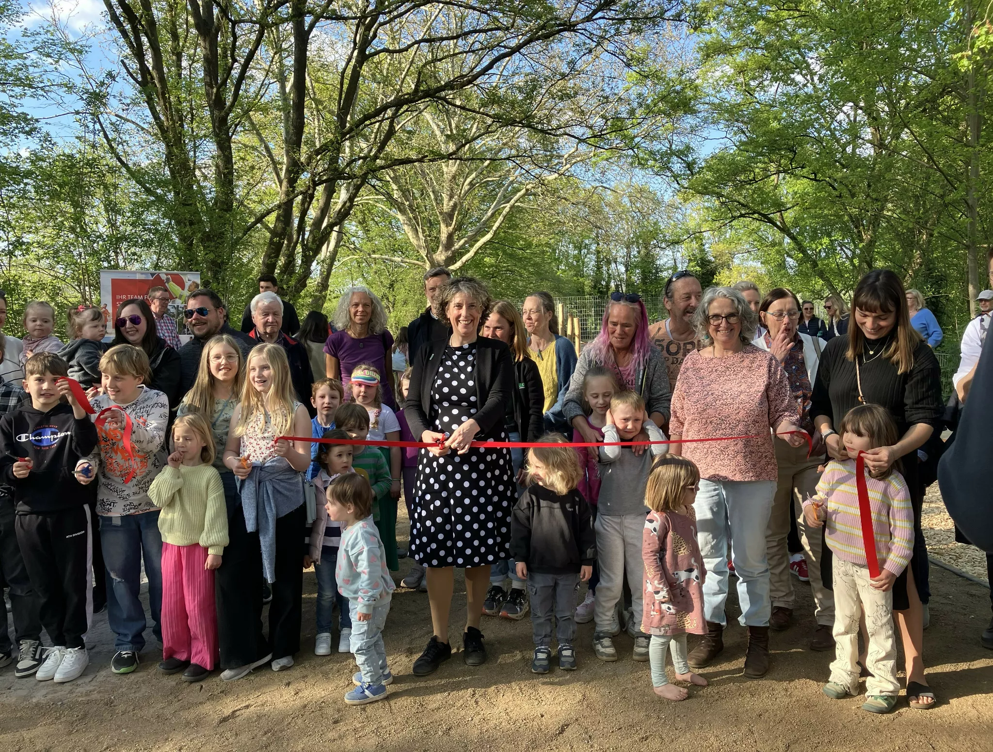 „Kinderfreundliche Kommune“.: Einweihung des Spielplatzes in der ...