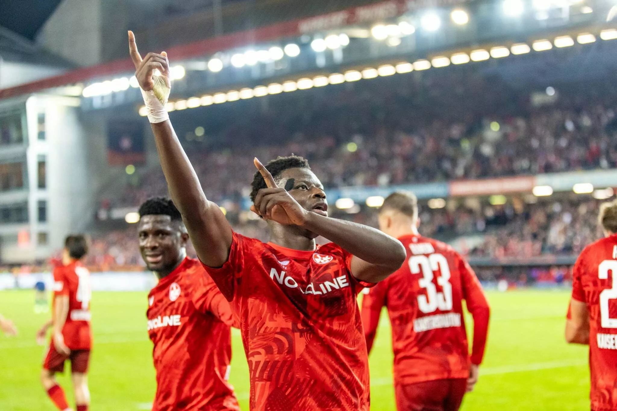 Jetzt abstimmen: Ragnar Ache als "Bester Spieler der Saison" nominiert ...