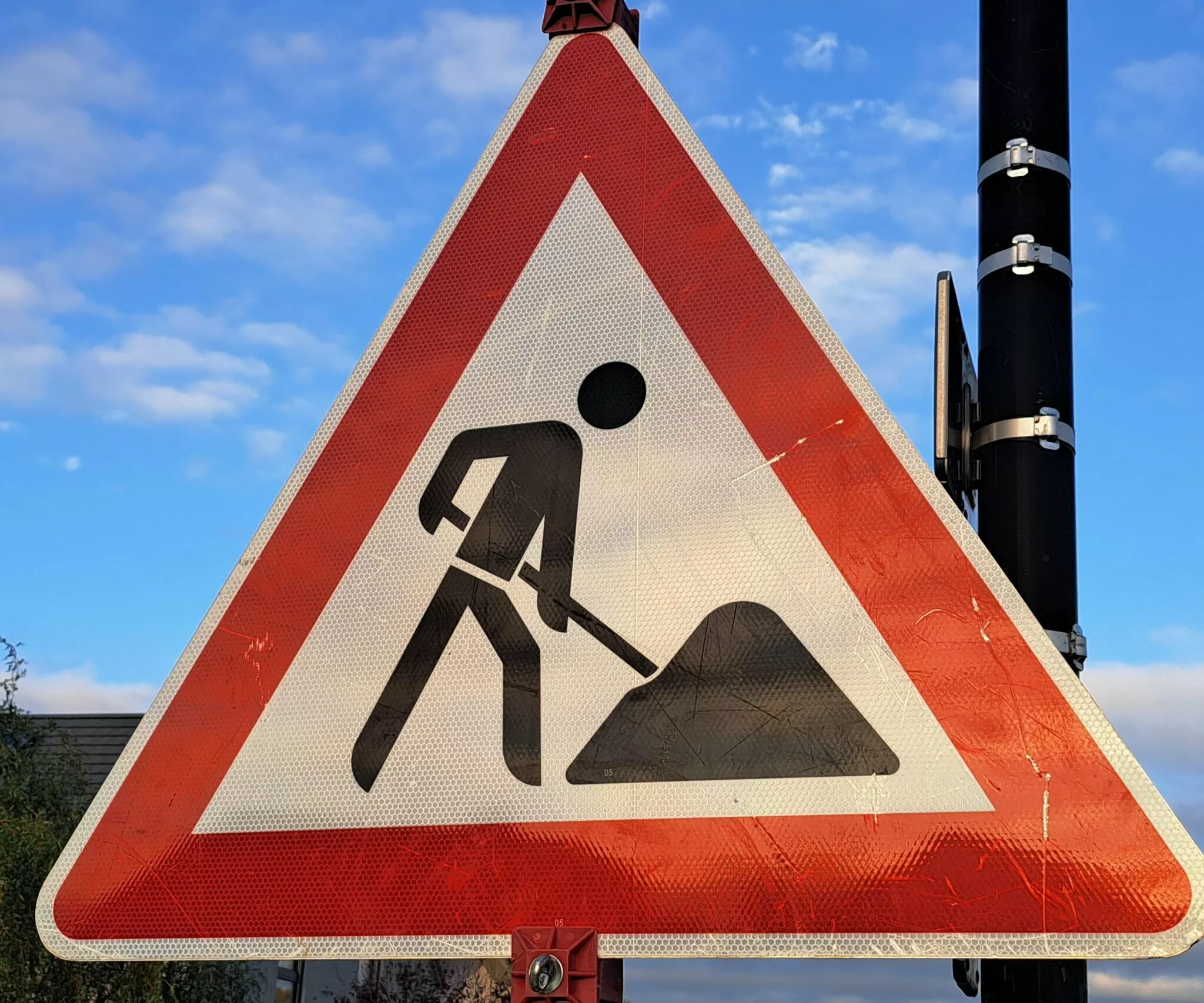 L401 und Kreisel an der JET-Tankstelle wegen Straßenbauarbeiten zwei ...