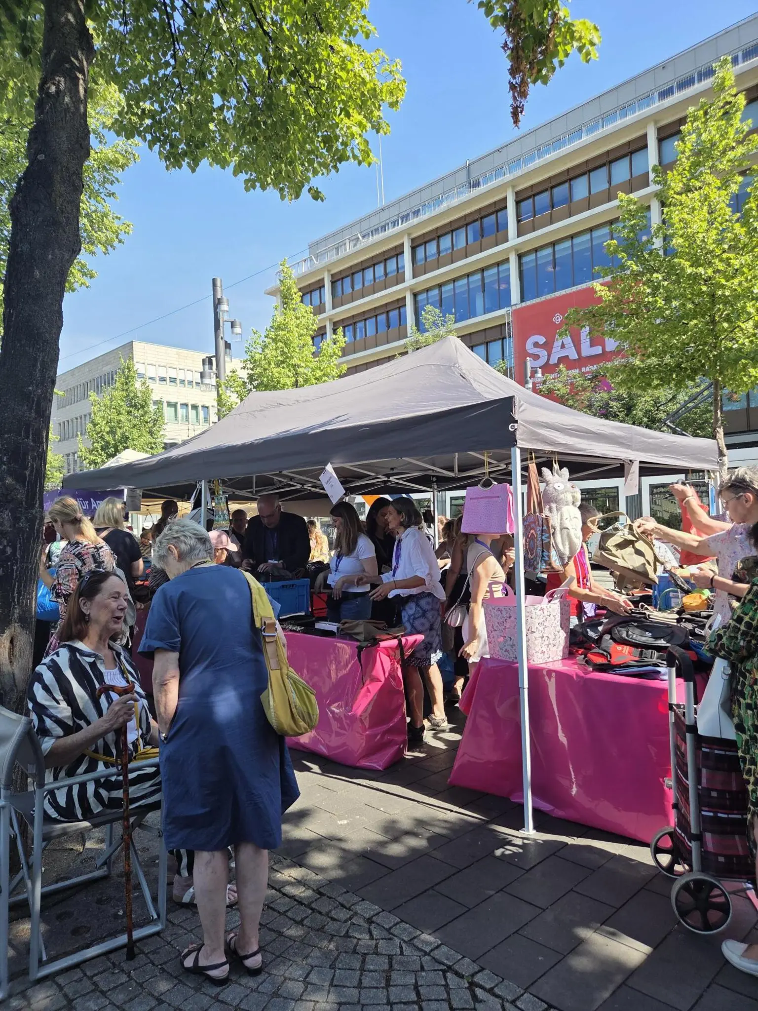 Rekorderlös bei Charity-Aktion auf Paradeplatz zugunsten von Amalie ...