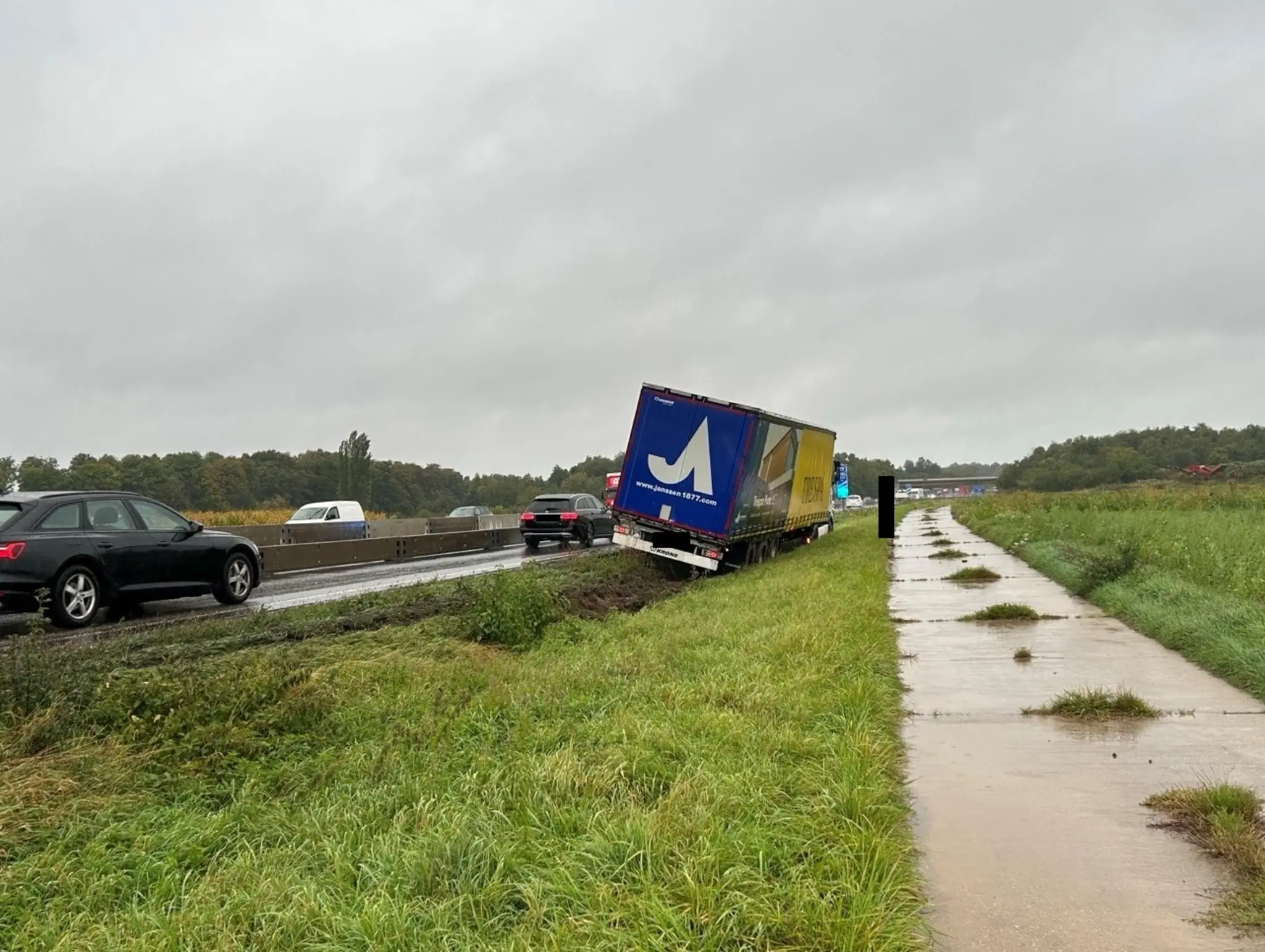 Lkw-Unfall in der Baustelle: Zwei Stunden Sperrung auf der A65 - Bad ...