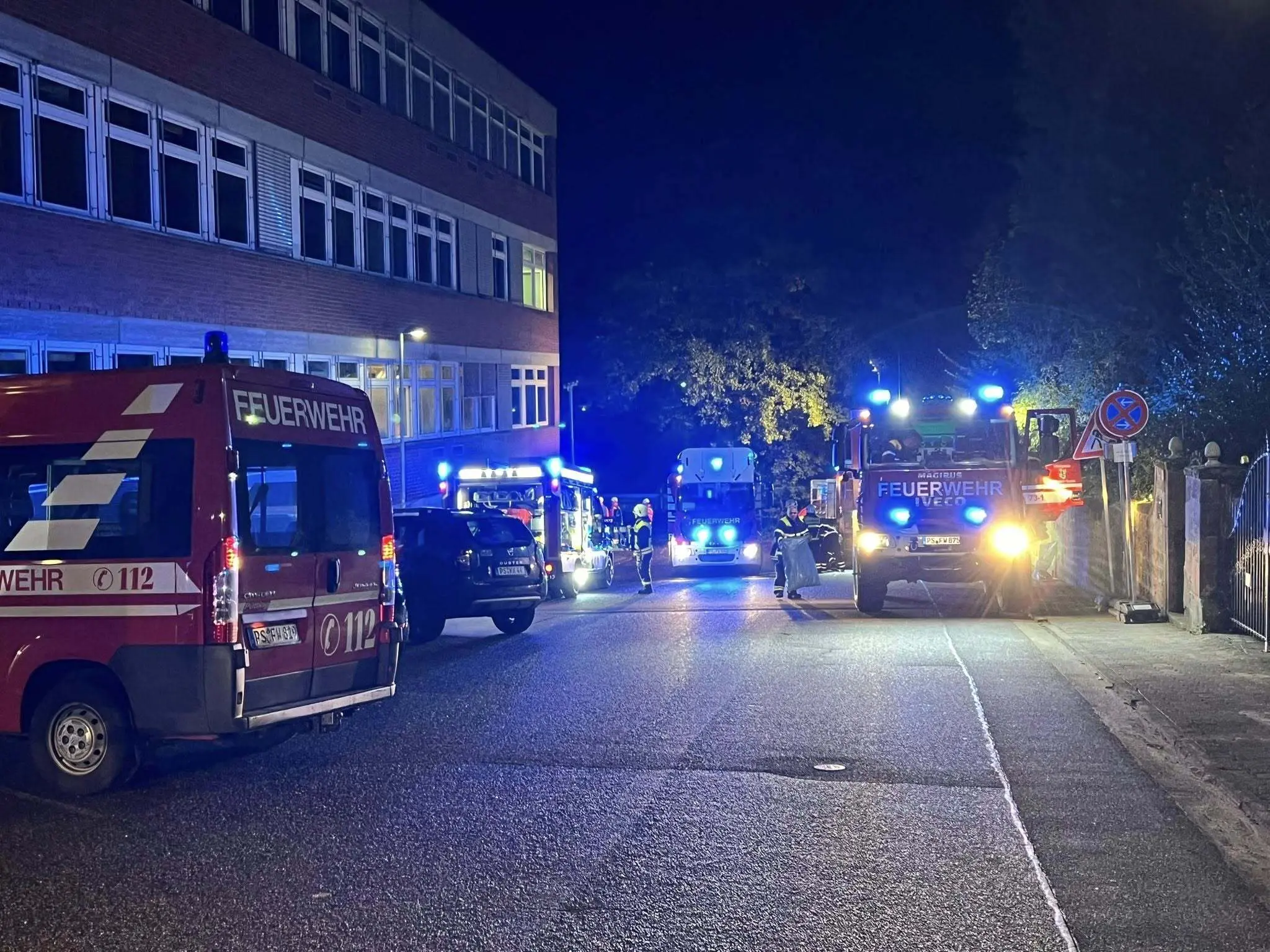Großeinsatz an IGS: Schulgebäude bei Brand beschädigt – ein verletzter ...