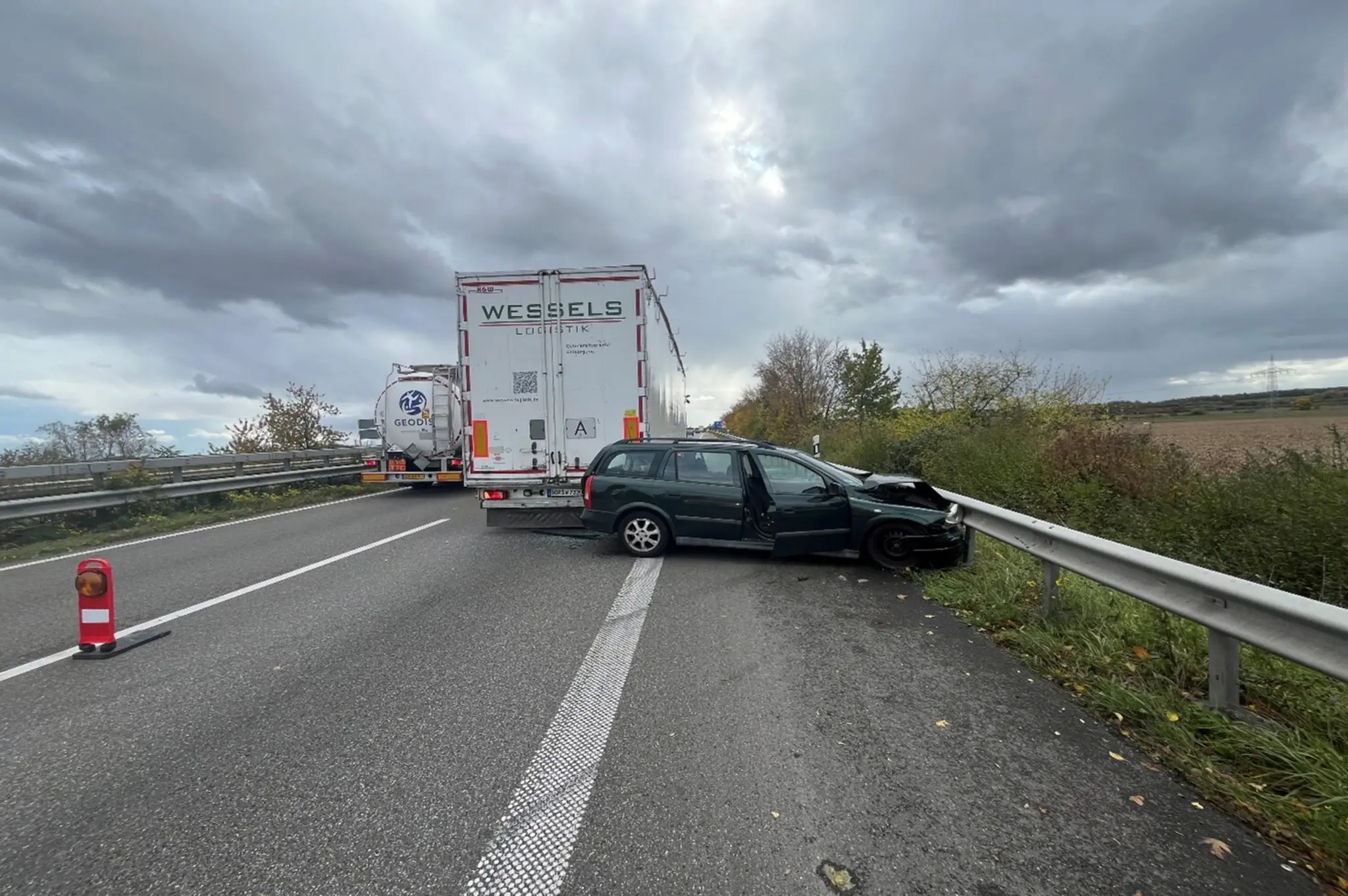 Unfall auf der A65: Betrunkener Autofahrer übersieht Stauende - Landau