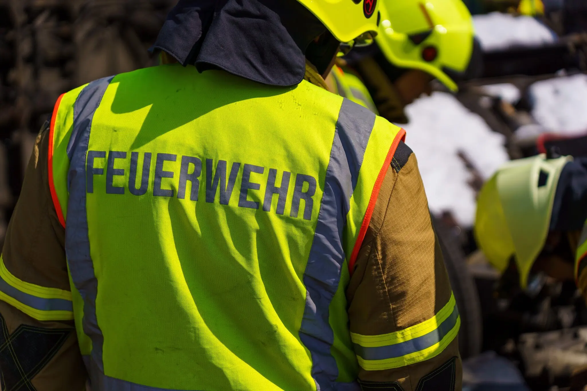 Winter-Crash auf B270: 21-Jähriger überschlägt sich mehrfach ...
