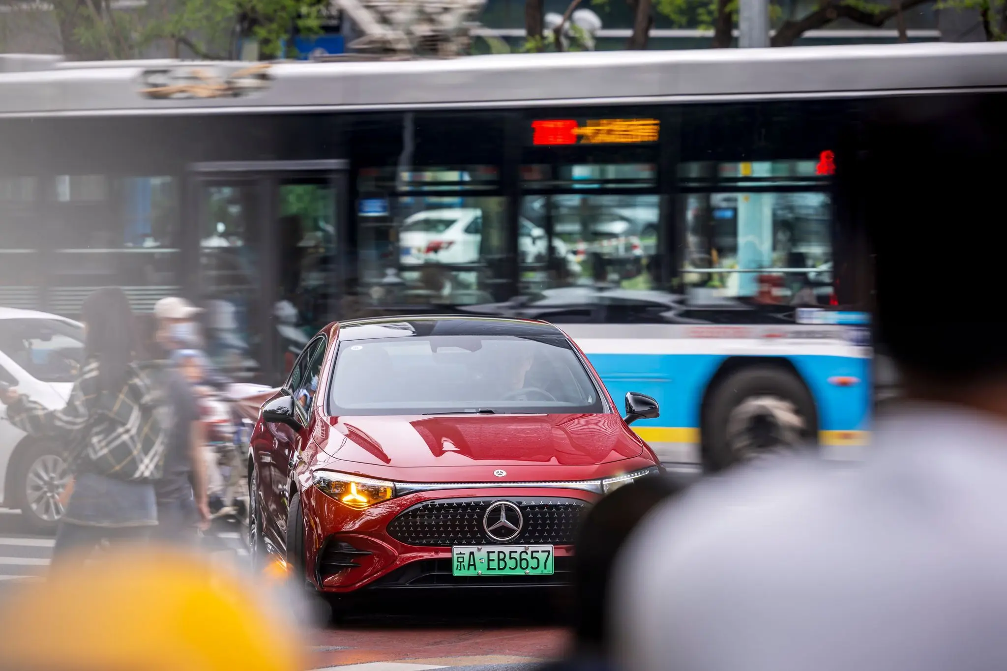 Autonom fahren im Stadtverkehr: Mercedes plant Start 2027