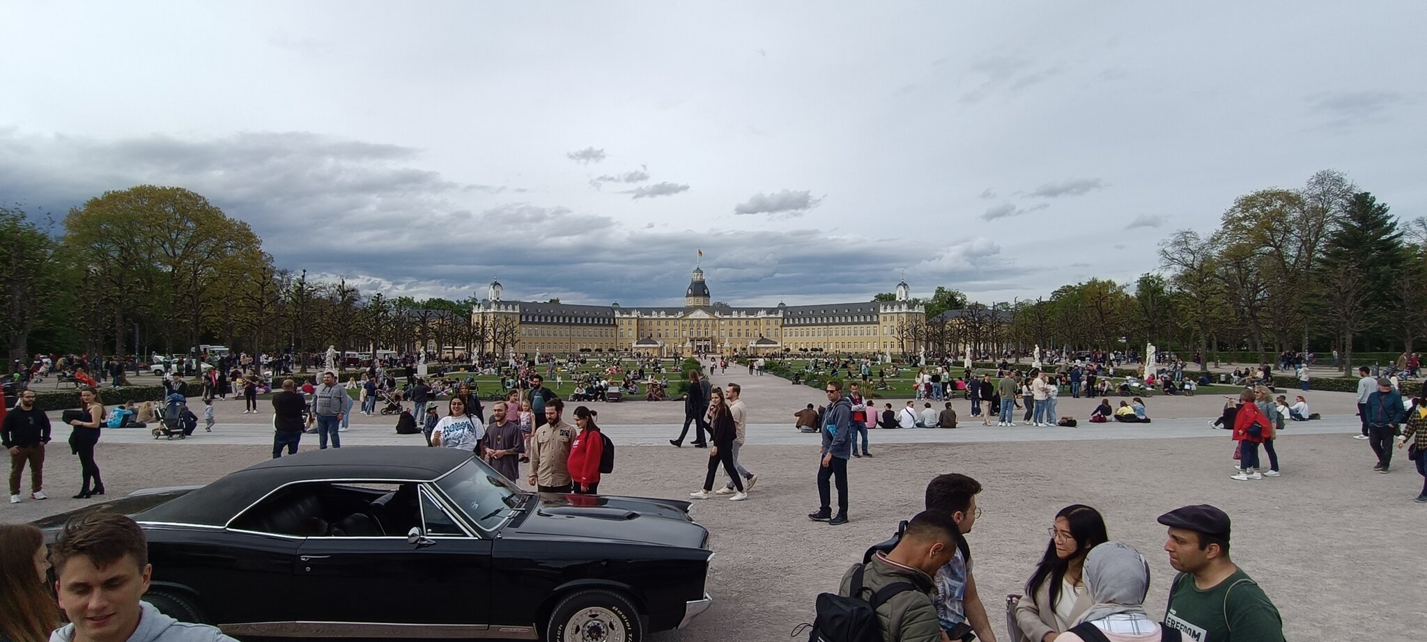 Fest der Sinne - Oldtimer vor dem Karlsruher Schloss